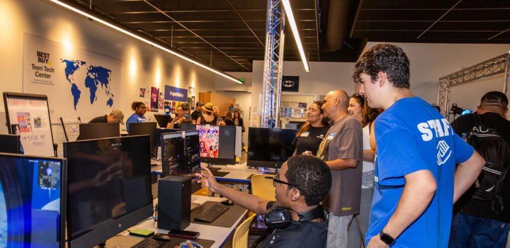 Six more teen tech centers planned for Los Angeles County - Blog ...